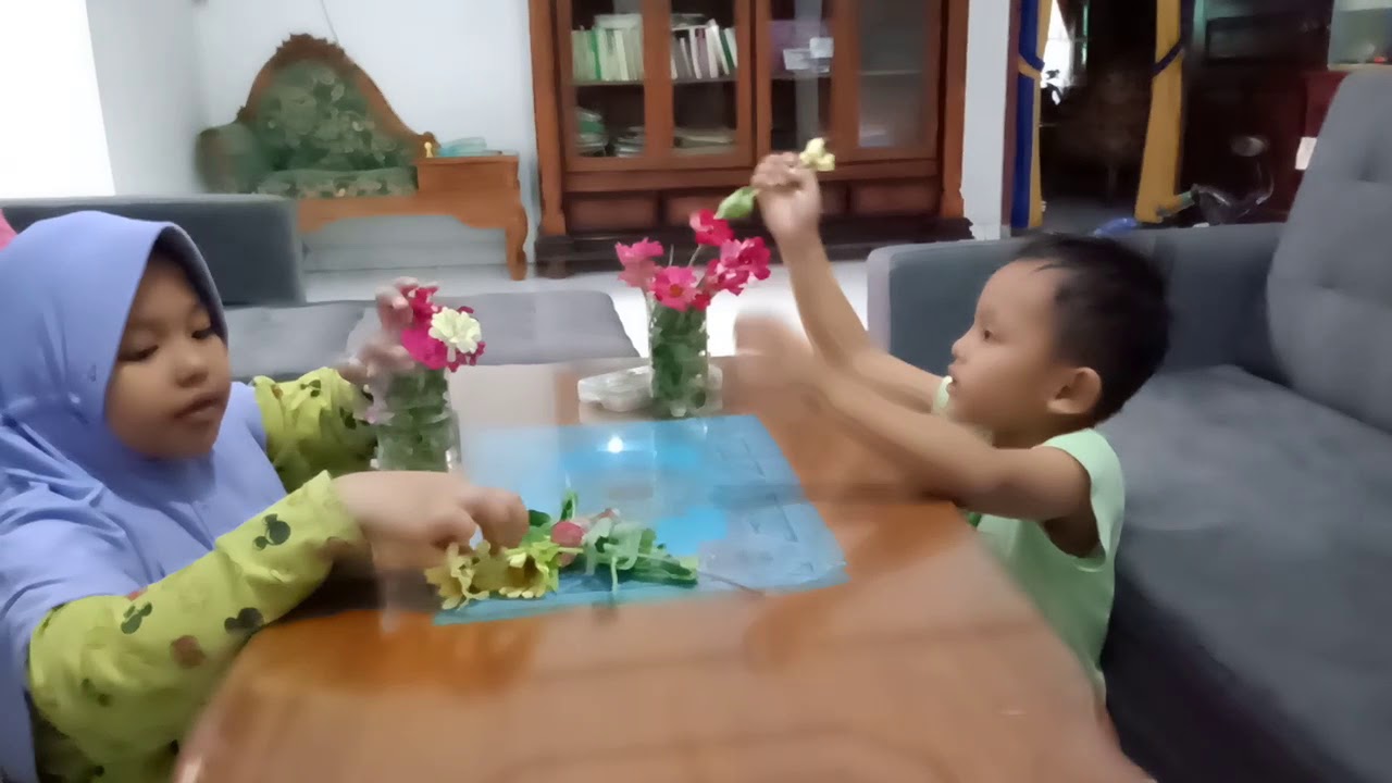 Lomba merangkai bunga - YouTube