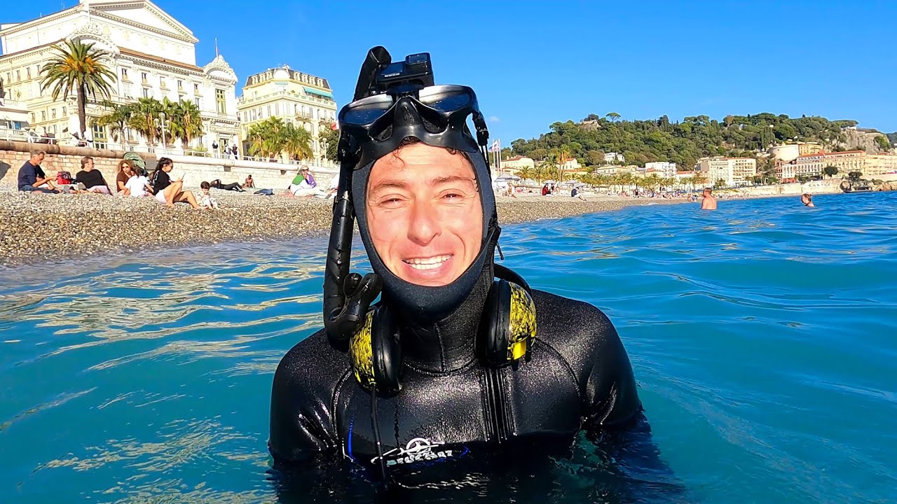 SMILE! Diver found GOLD metal detecting underwater - YouTube