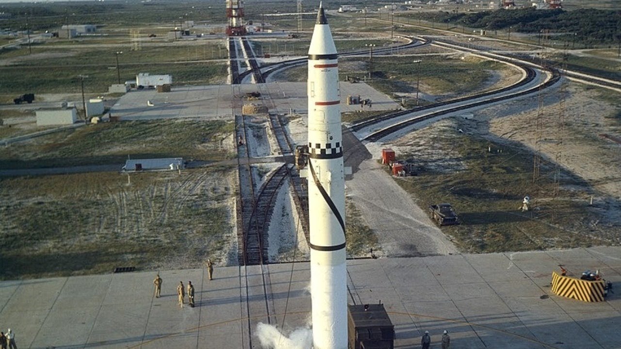 The first large American ballistic missile, PGM-11 Redstone. - YouTube