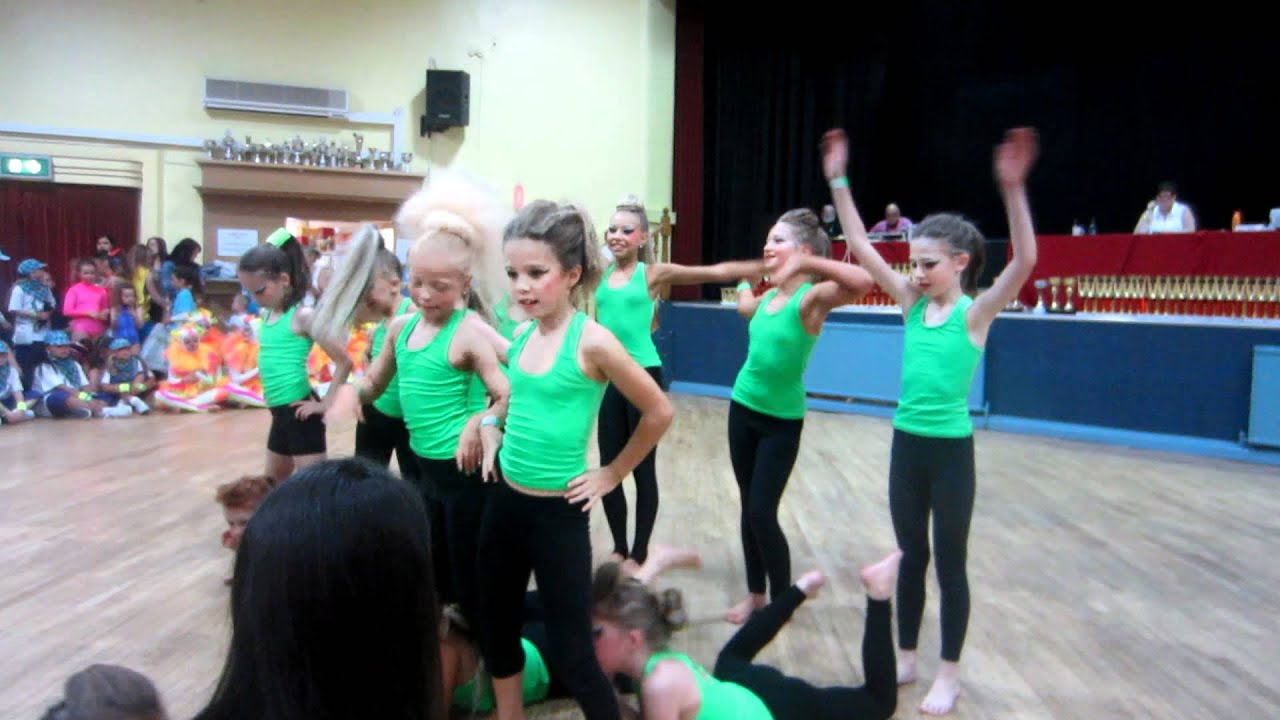 SCL School of Dance U12 Freestyle Team - TOXIC - YouTube