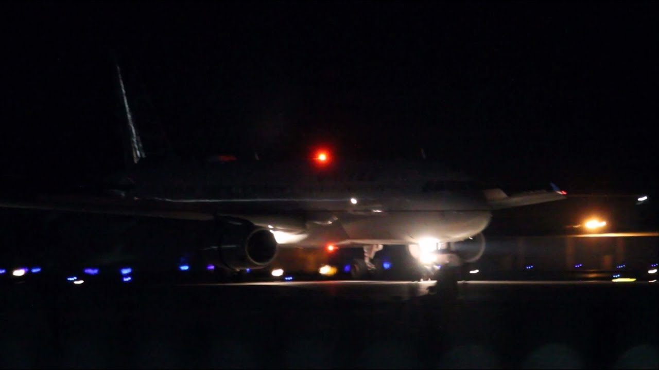 United Airlines A320 Night Landing / Takeoff (Great Sound) | N479UA ...