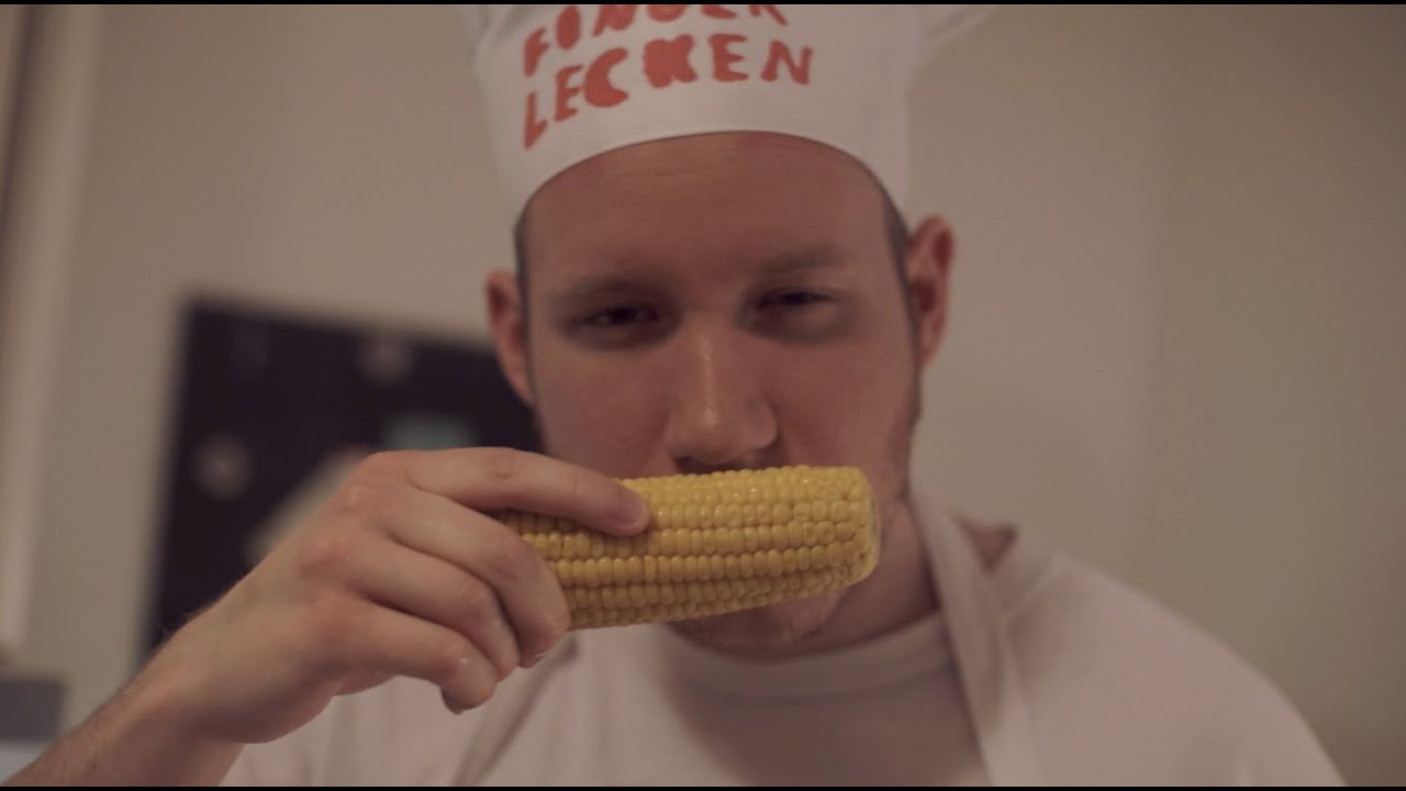 MC Smook - GEBUTTERTER KOLBEN (Music Video) - YouTube