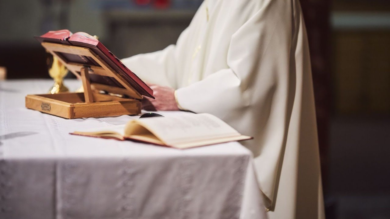 Sunday Dec 13 French Mass at NDV SF - YouTube