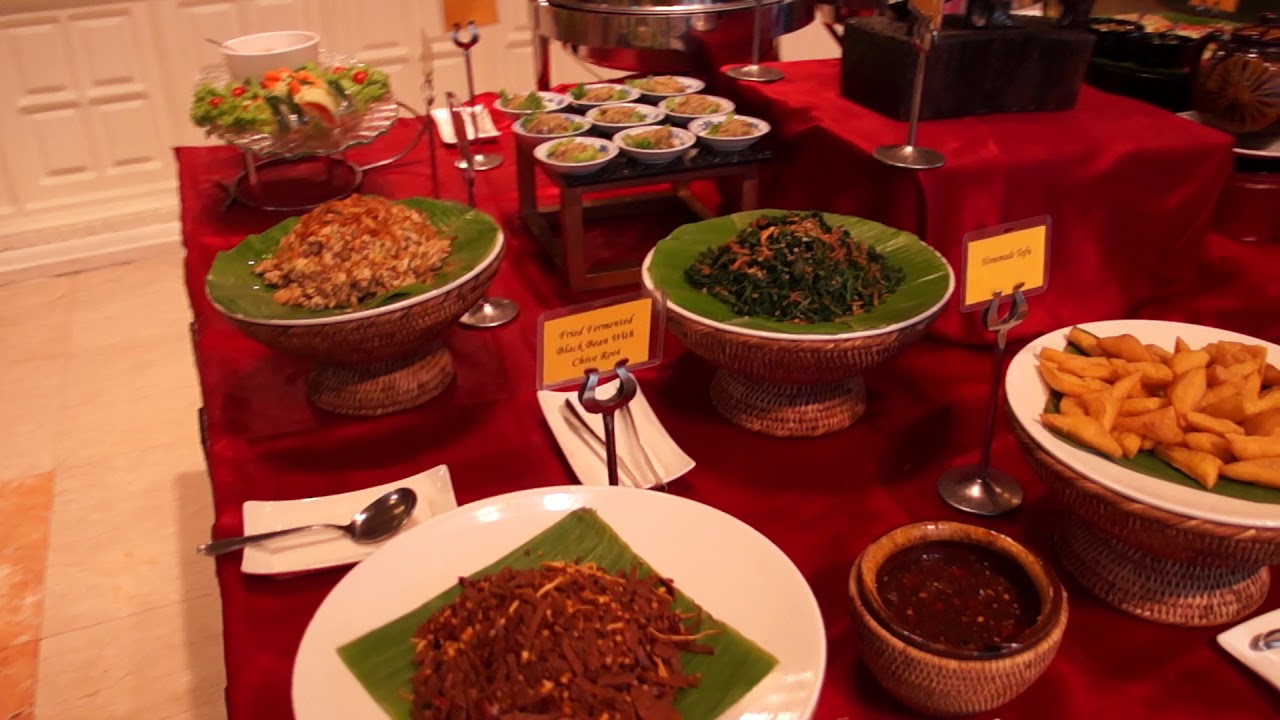 Buffet at Cultural show at Karaweik Palace, Yangon, Myanmar - YouTube