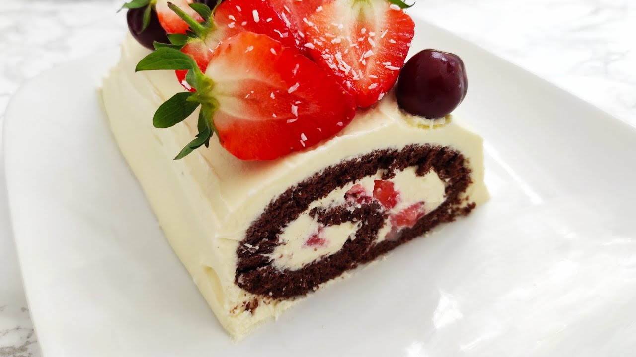 Sponge roll with strawberries - YouTube