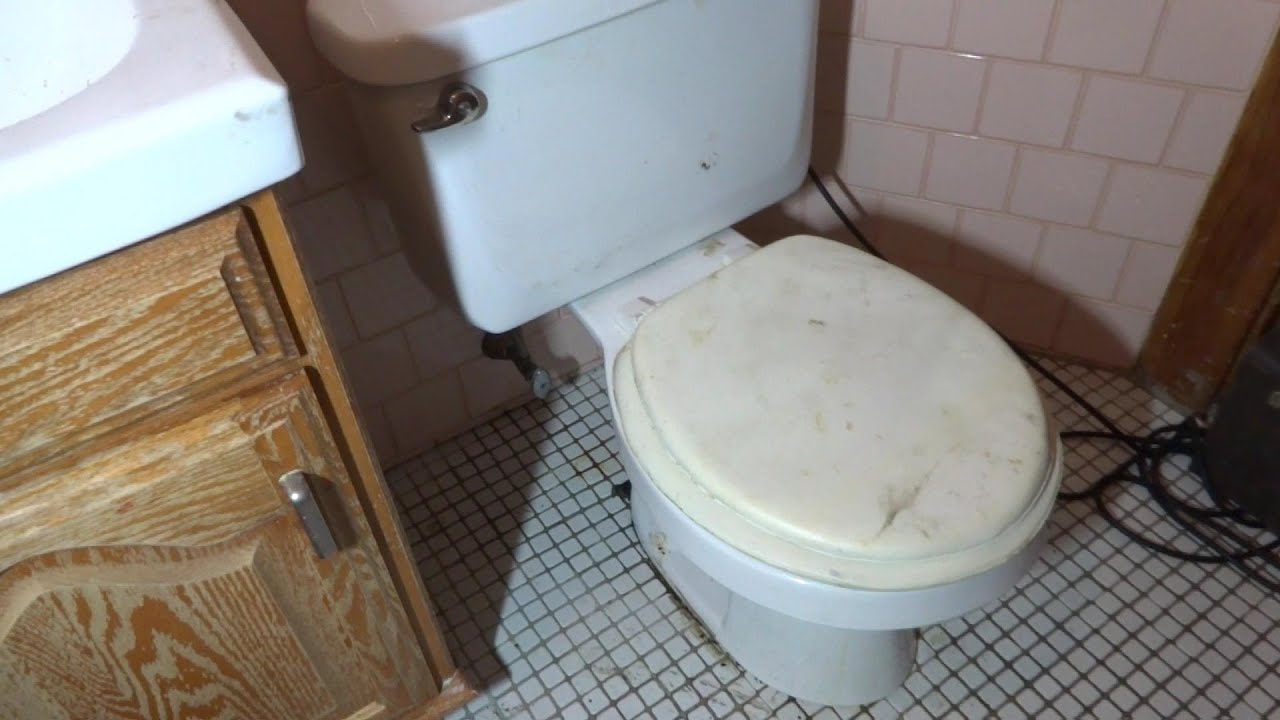 WORST TOILET REPAIR I HAVE SEEN IN A LONG TIME - YouTube