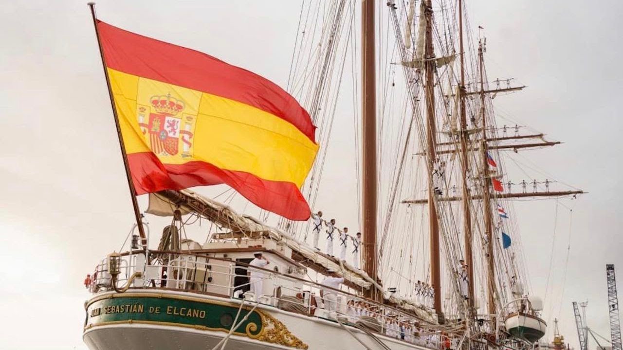 El “JS Elcano” llega al astillero de San Fernando (Cádiz) - YouTube