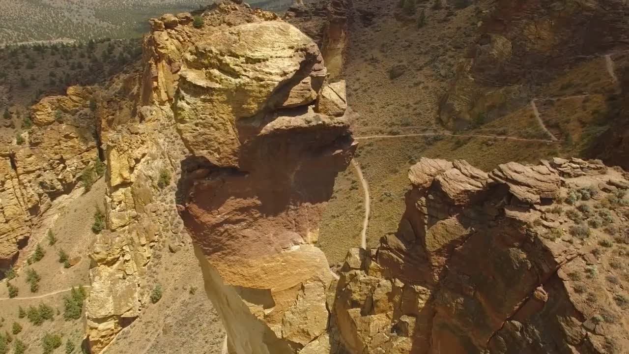 Smith Rock’s explosive origin: How it predates Yellowstone - YouTube