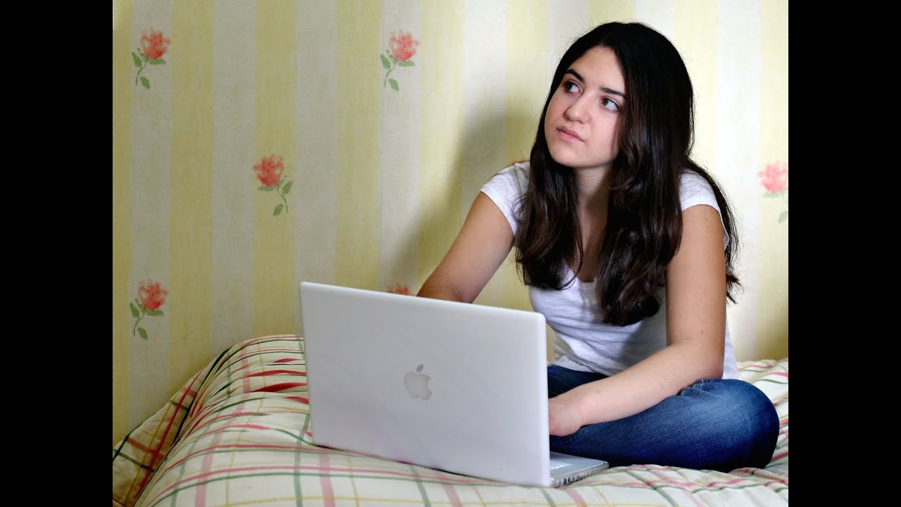 Julie Zeilinger: Writer and Activist - YouTube