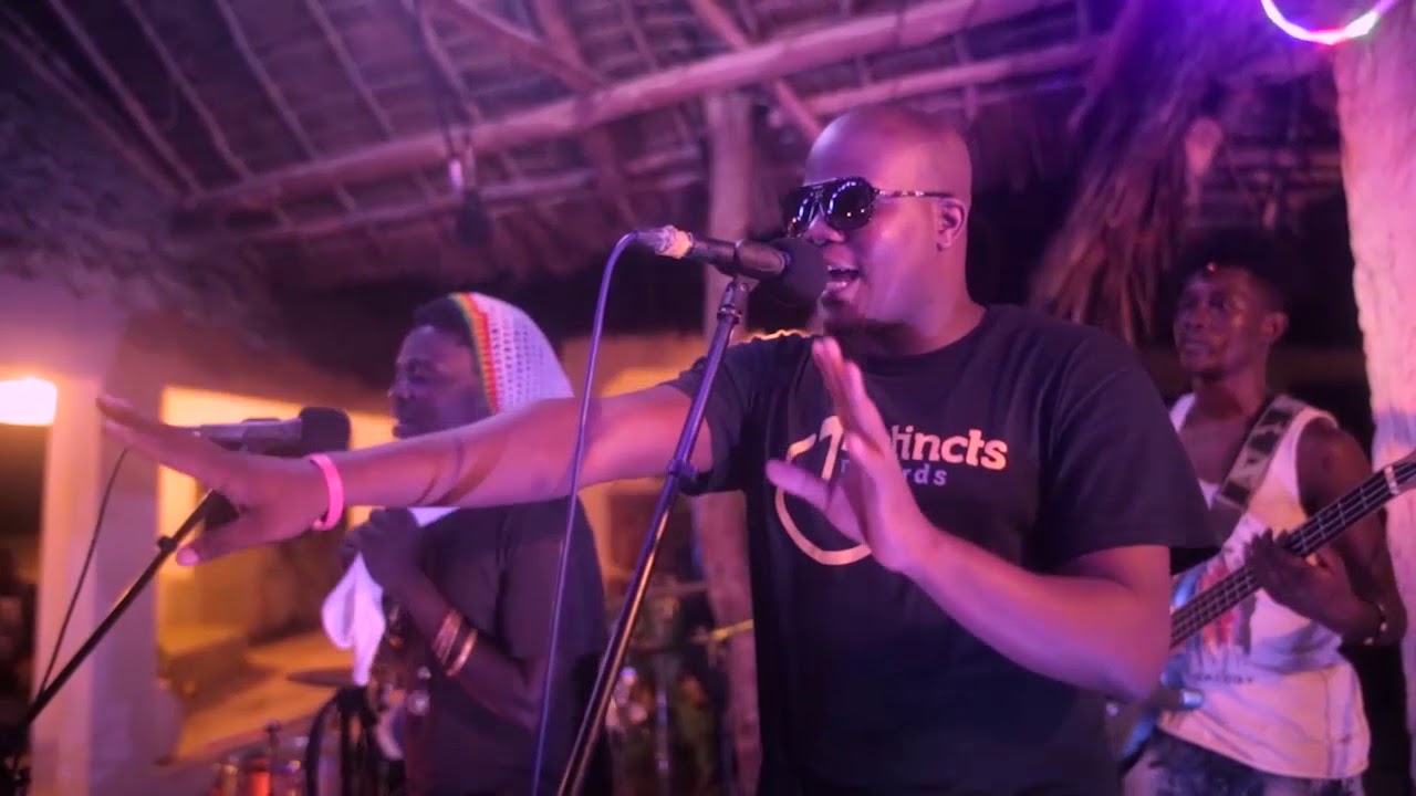 Wakazi - LIVE SHOWCASE (Full Band) - YouTube