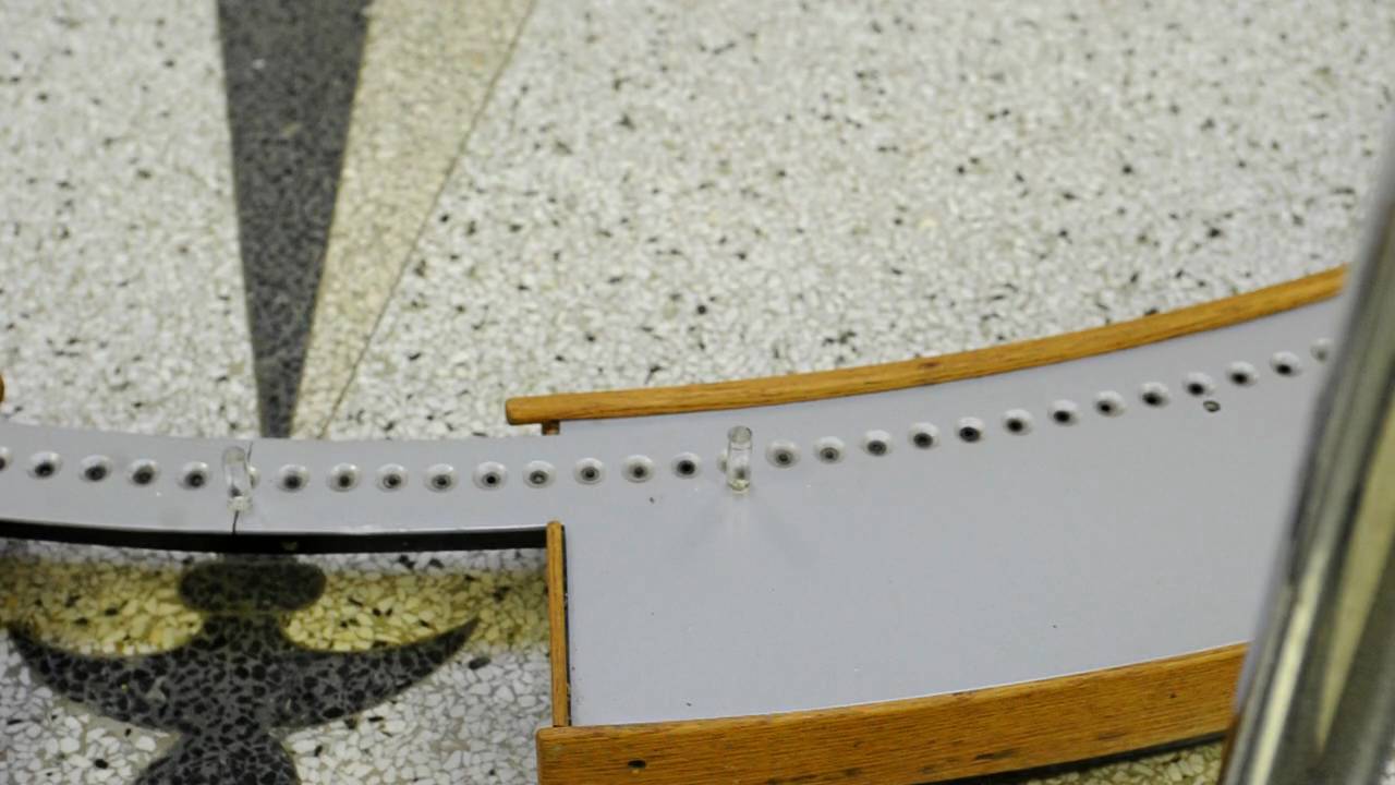 Foucault pendulum demonstrating the Earth's rotation - YouTube