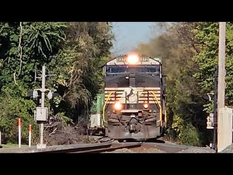 NS 4372 Leads NS 7573 NS 4712 on NS 27A Passing Through in Boyce VA - YouTube