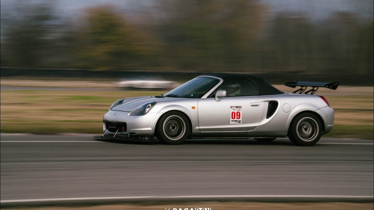 2zz MR2 vs Miata : Close Call & Dogfight - YouTube