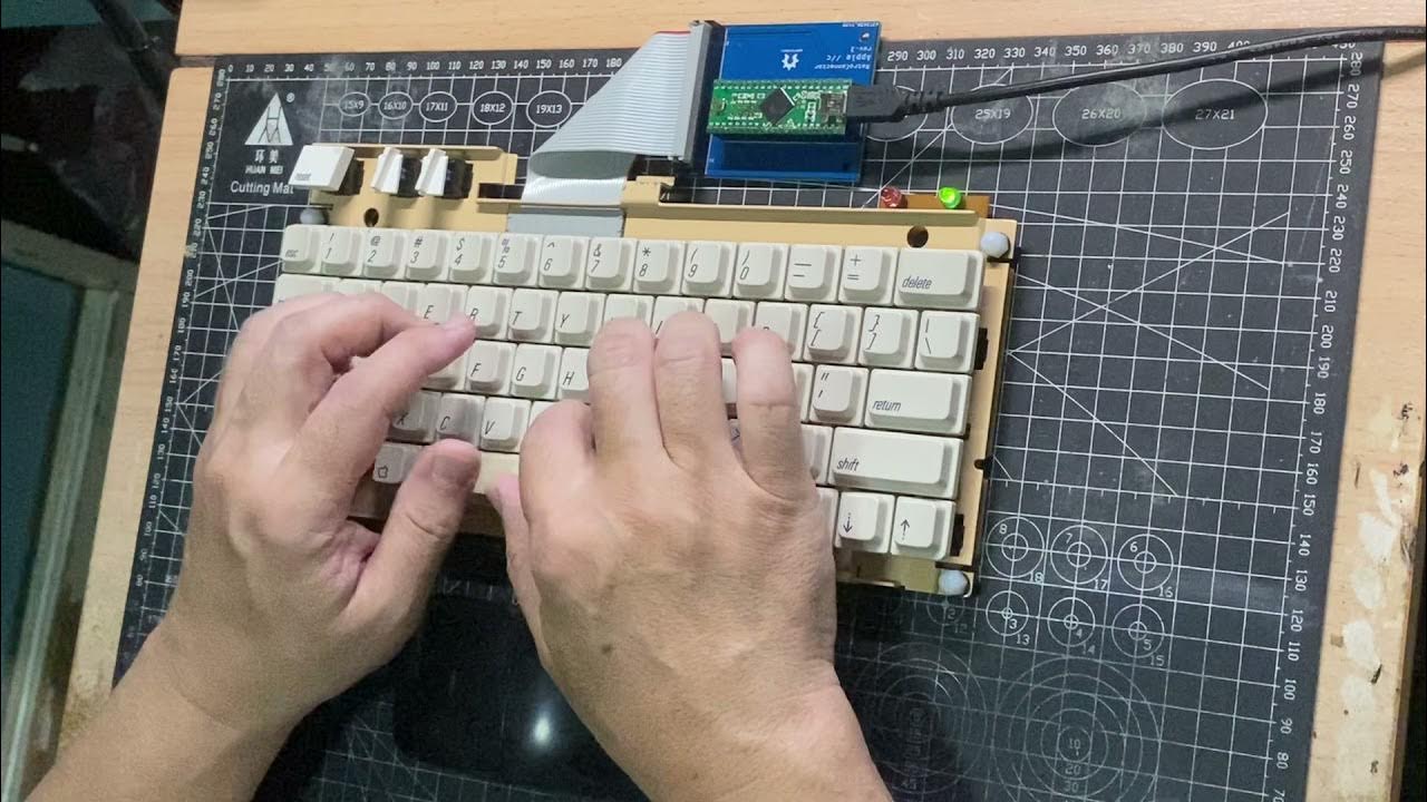 Apple 2c keyboard skcm blue switches. RetroConnector. - YouTube