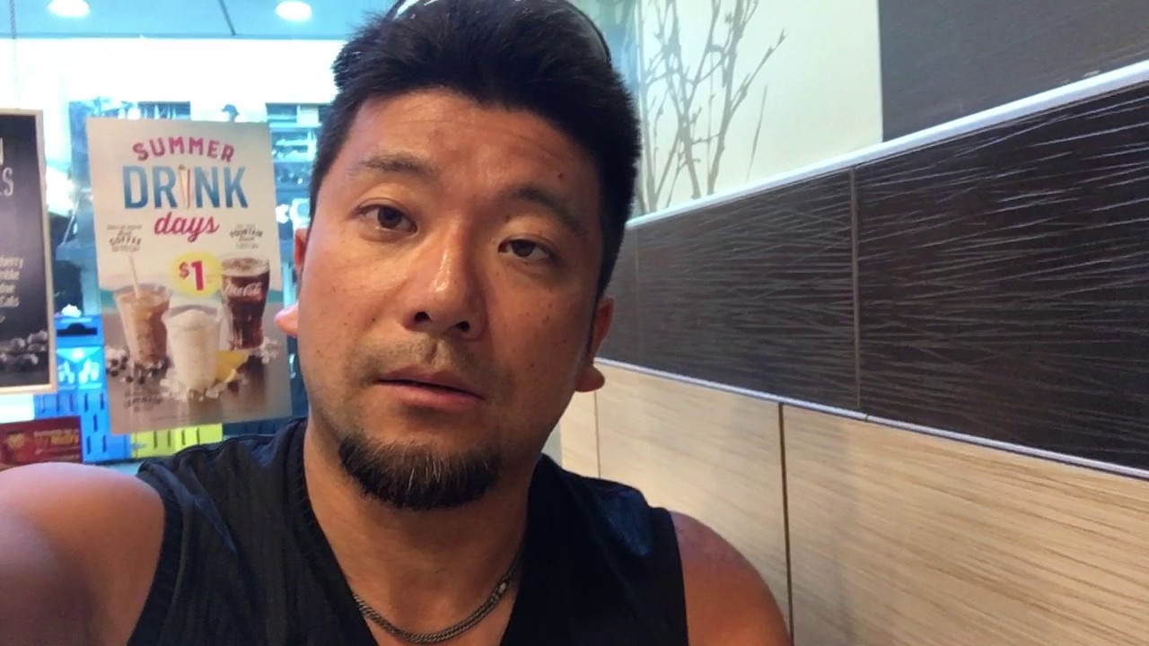 アキーラさん利用！カナダ・バンクーバーのマクドナルド！Mighty Angus burger in Macdonalds in ...
