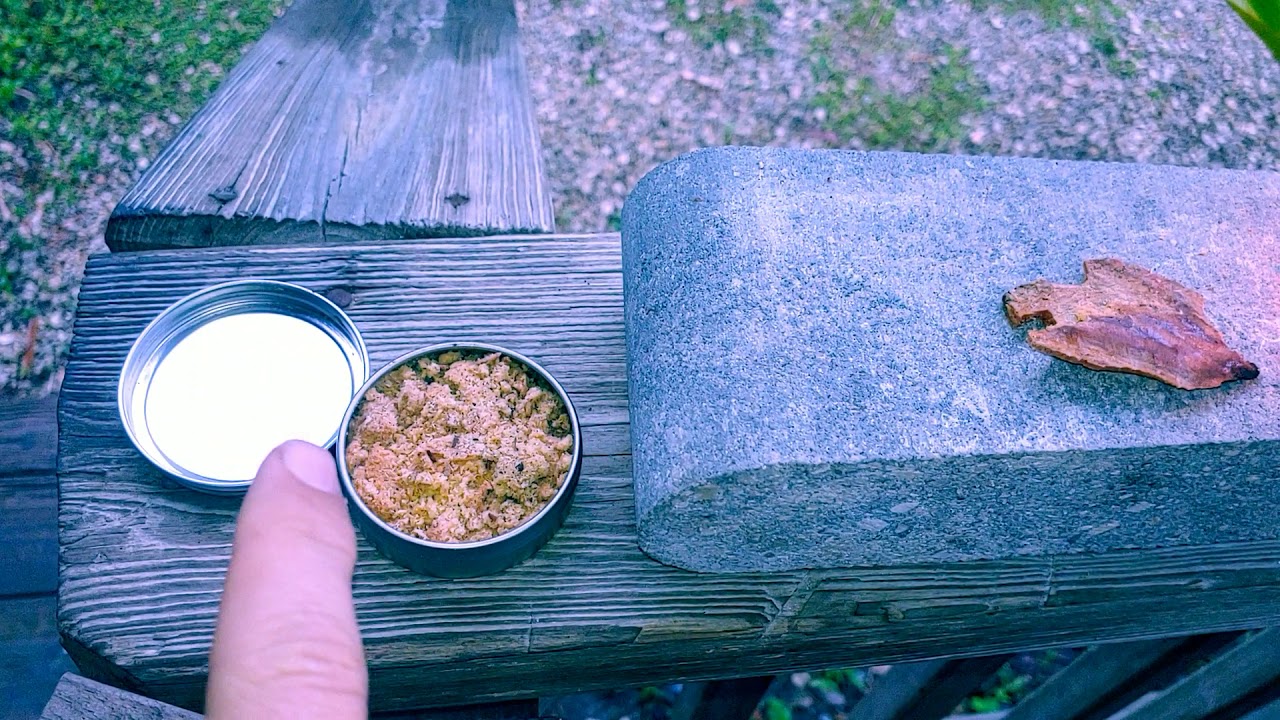 Lighter knot, fatwood sawdust fire starter - YouTube