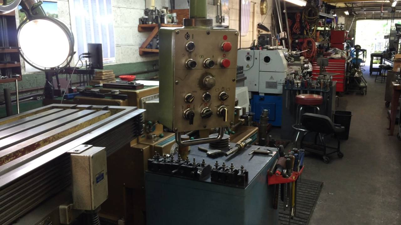 HITACHI SEIKI VERTICAL MILLING MACHINE - YouTube