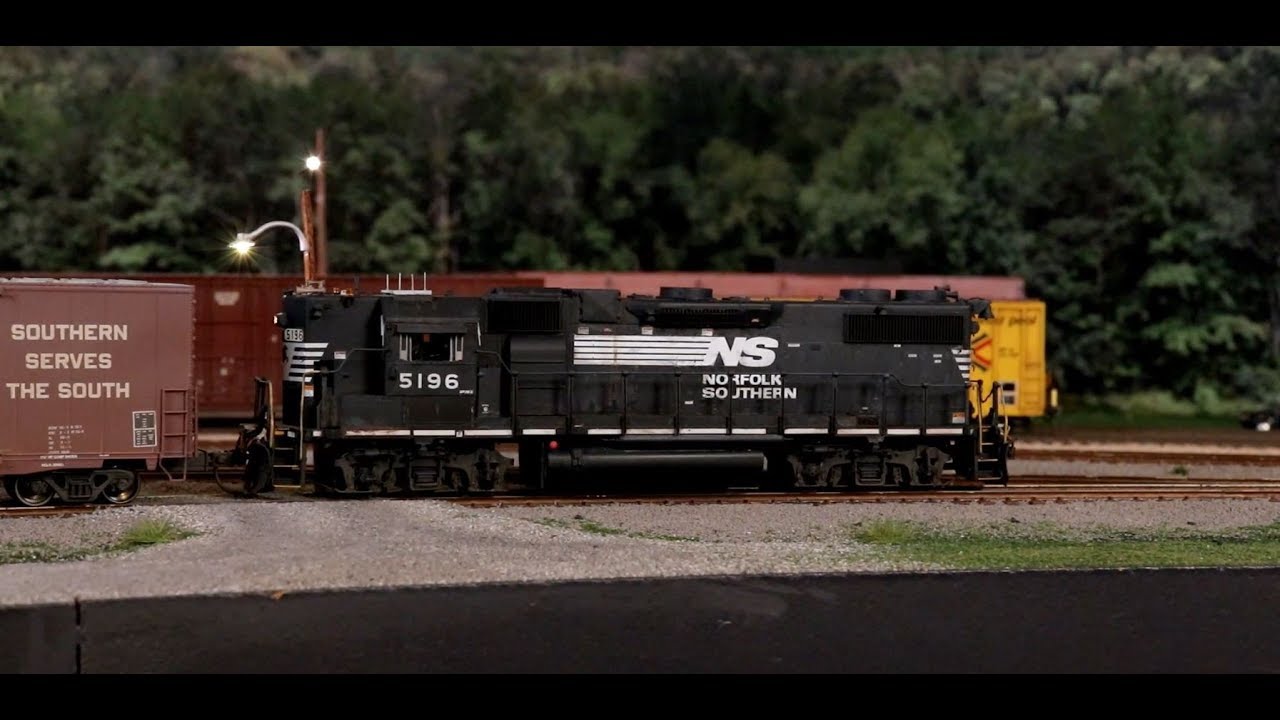 Norfolk Southern GP38-2 High Hood Switches Asheville Yard - YouTube