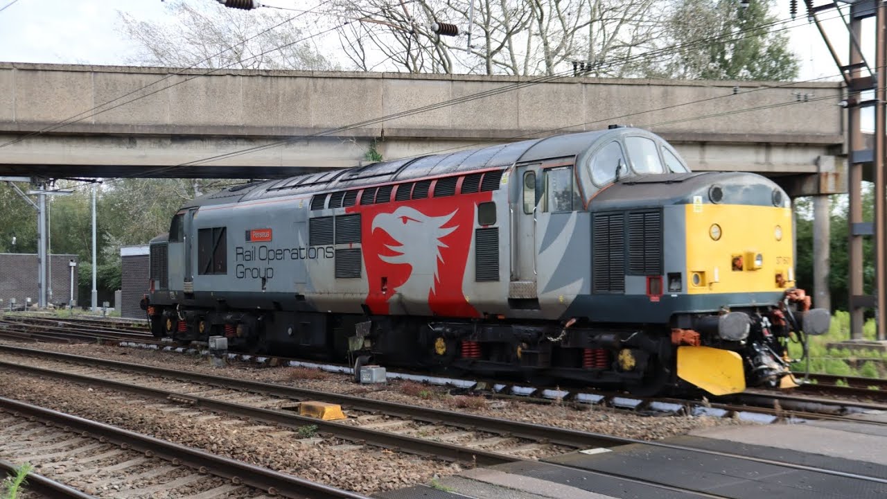 Rail Operations Group 37601 "Perseus" departs Norwich Crown Point Depot ...