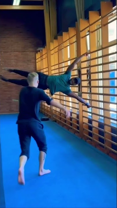 Calisthenics meet a Freerunner #calisthenics #parkour #freerunning # ...