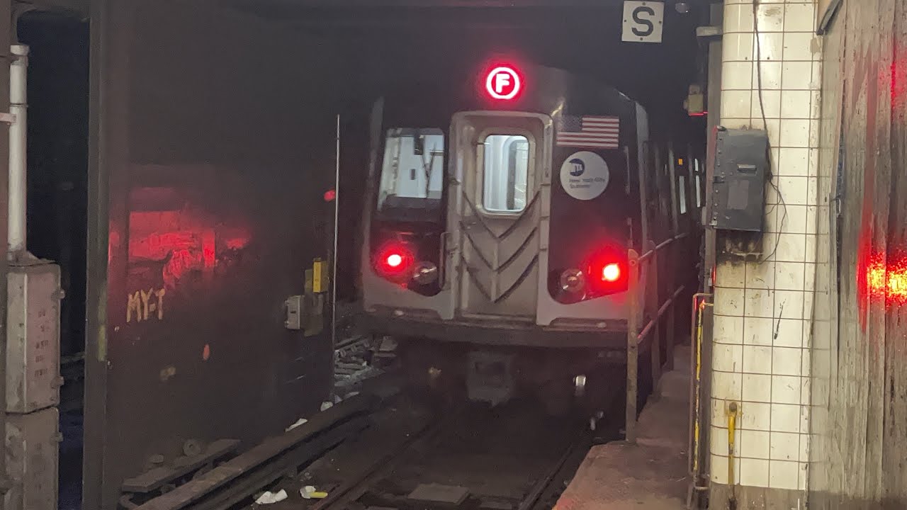 R160 Siemens F departs 169th street - YouTube