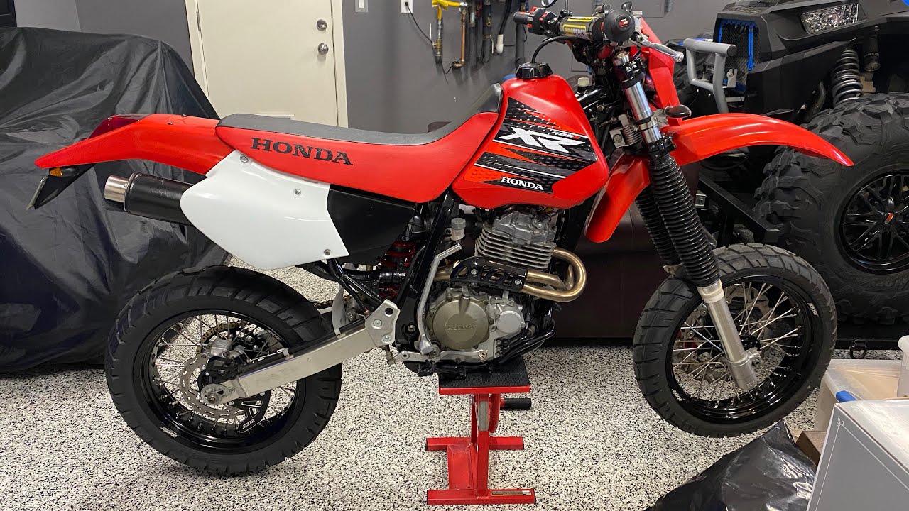 Xr400r gets KKE racing supermoto wheels - YouTube