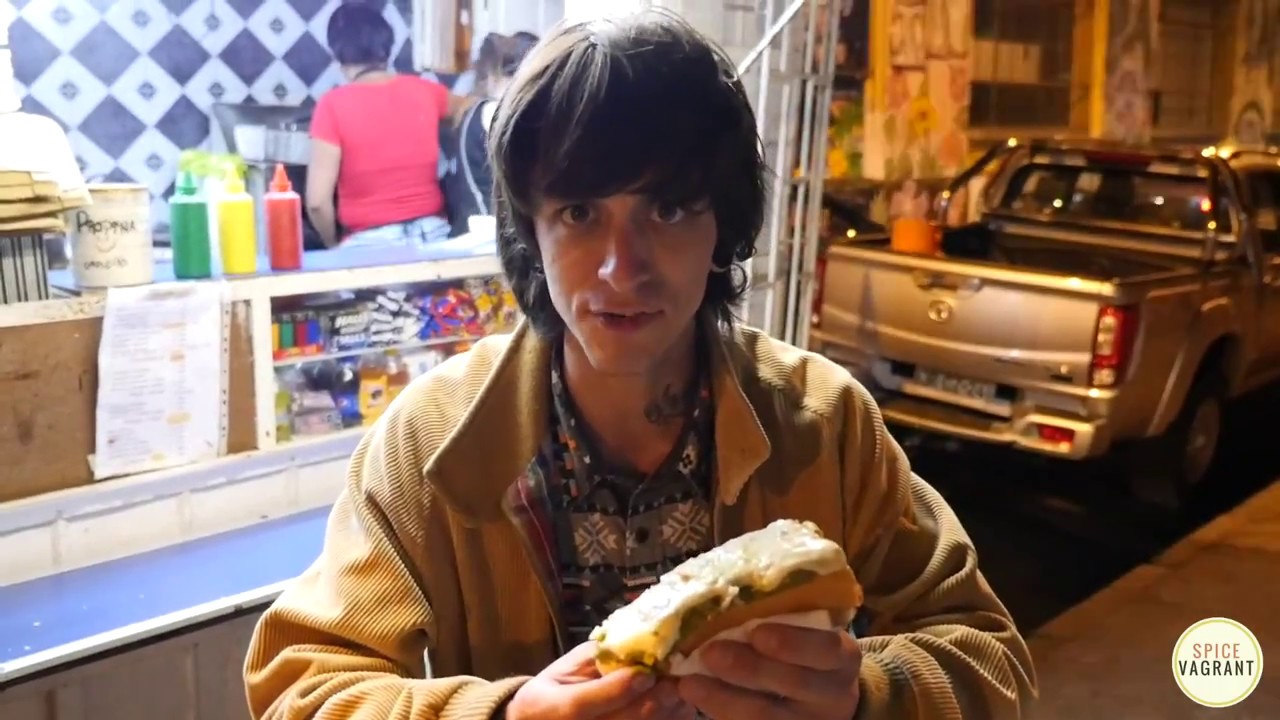 CHILEAN MICRO BREW AND HOT DOGS Altamira in Valparaiso - YouTube