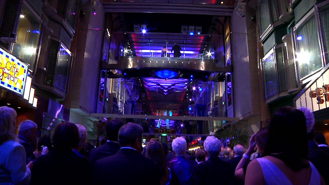 Oasis of the Seas 360º - Royal Promenade Nightlife - YouTube