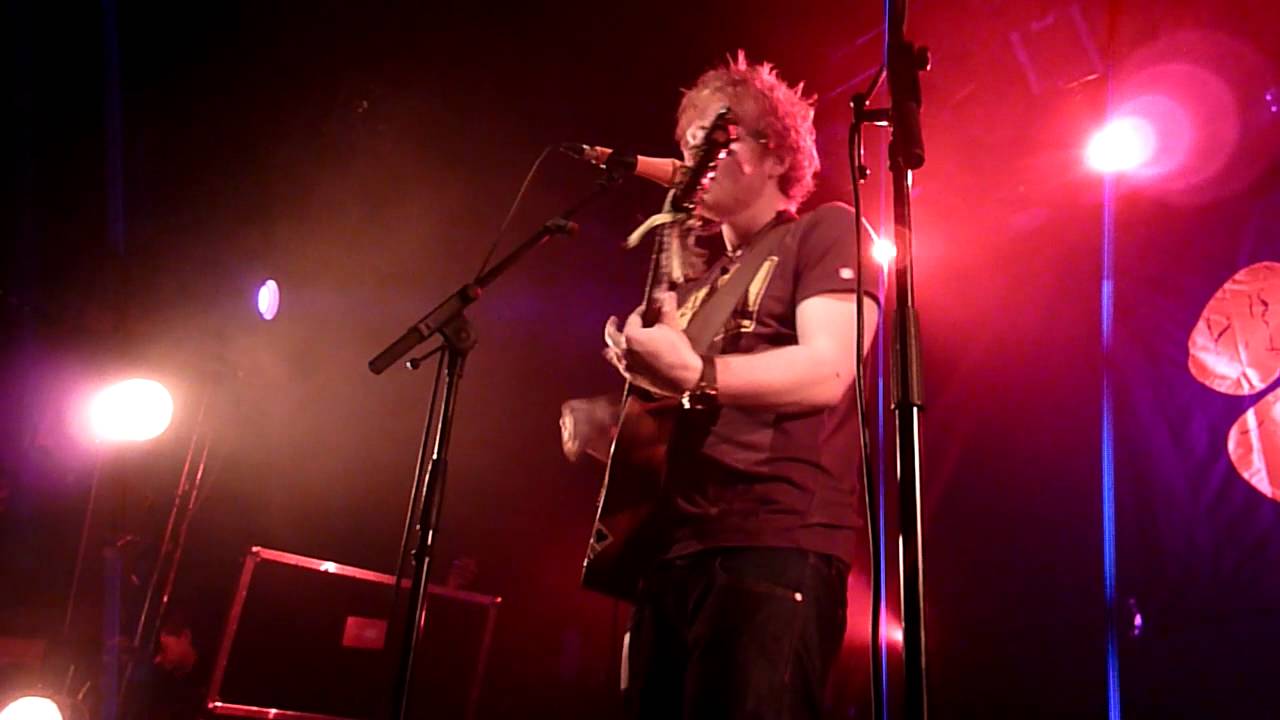 Ed Sheeran "Homeless" @ Nouveau Casino (Paris) - YouTube