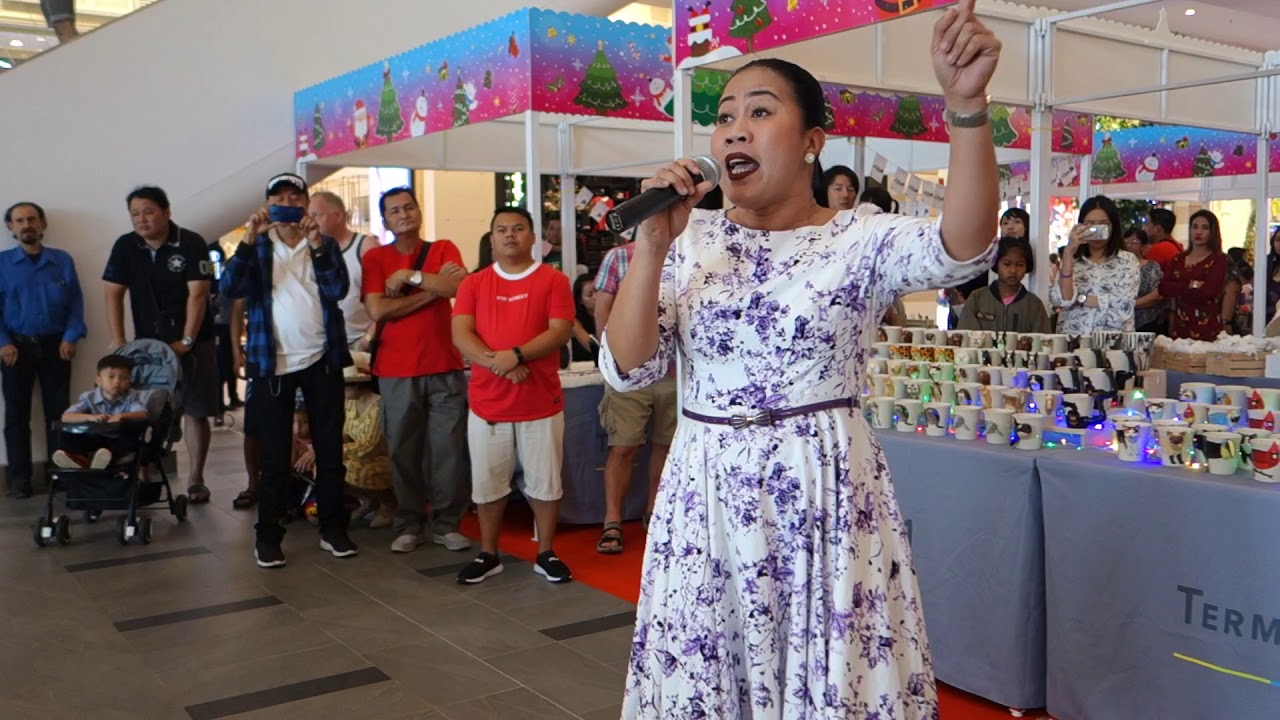 O Holy Night | Flash Mob | Christmas Outreach - YouTube
