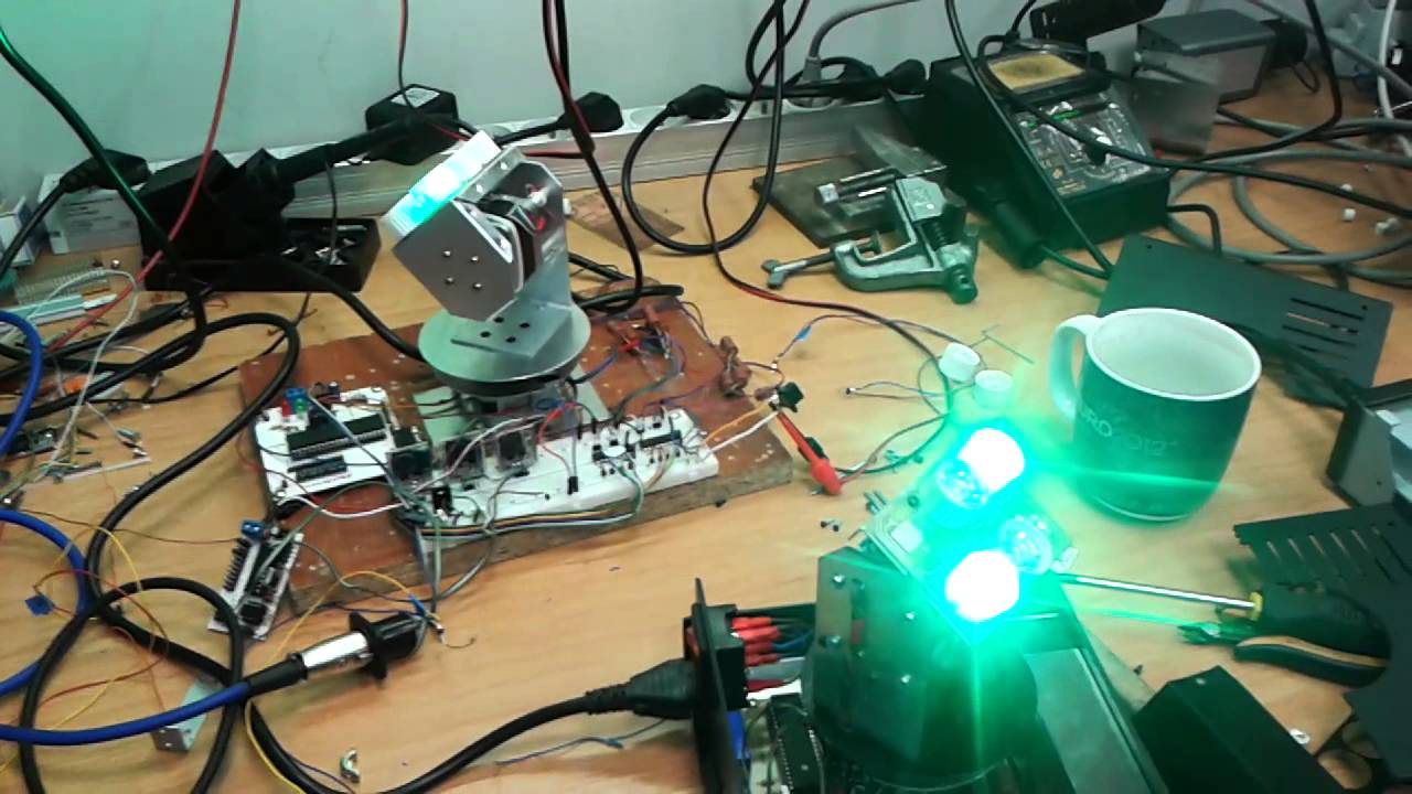 "Kręciołek" czyli mini Moving Head Diy - YouTube