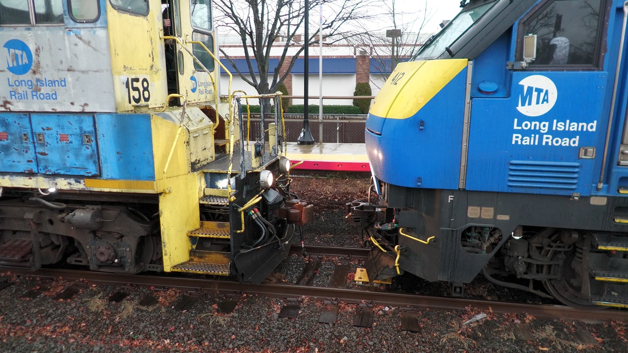 LIRR DE30AC Failed Startups/Rescue Move to Port Jeff Yard - YouTube