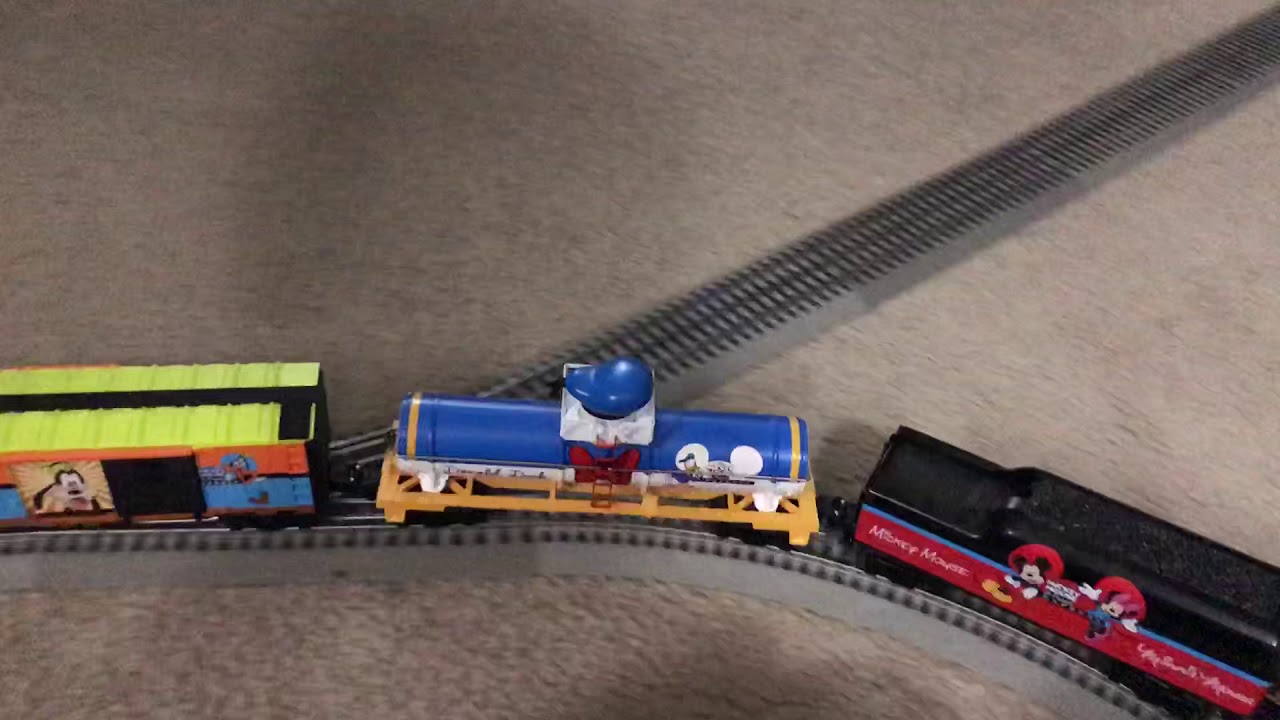 Lionel train (with a reversing loop) - YouTube