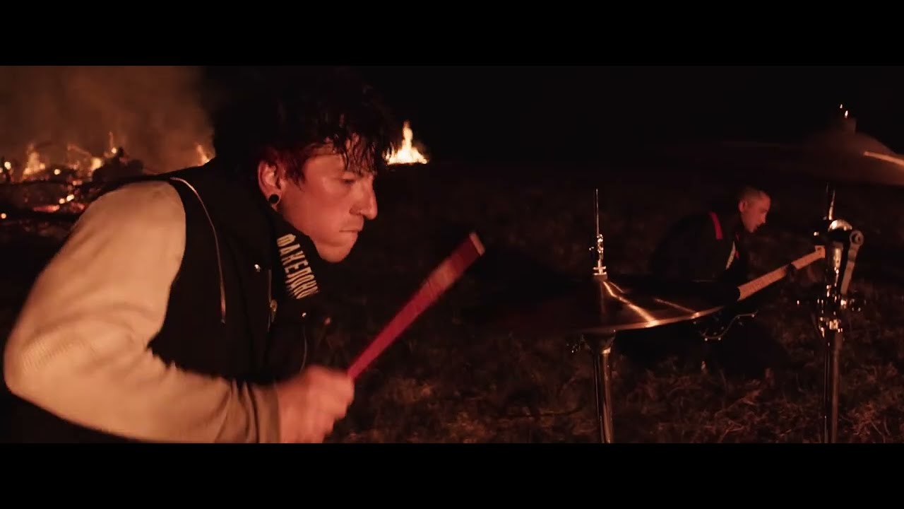 Twenty One Pilots - Navigating (Reversed Music Video) - YouTube