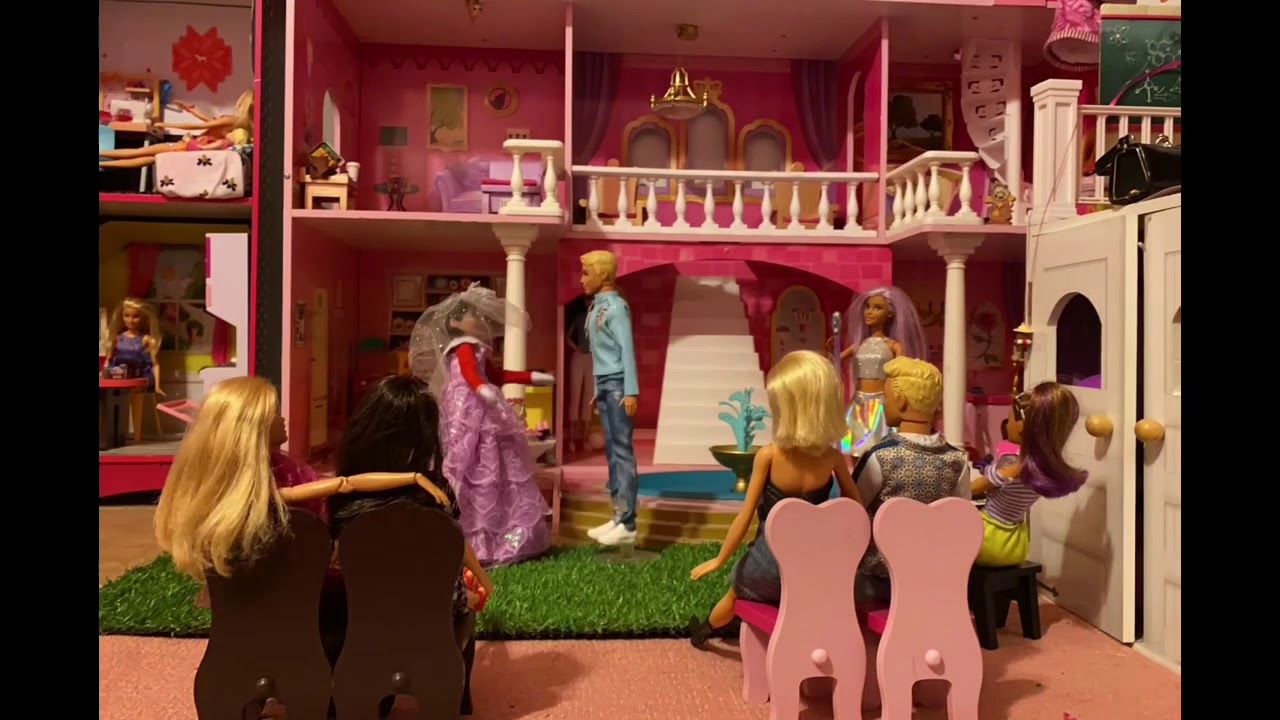 Barbie - Elf on the shelf - YouTube