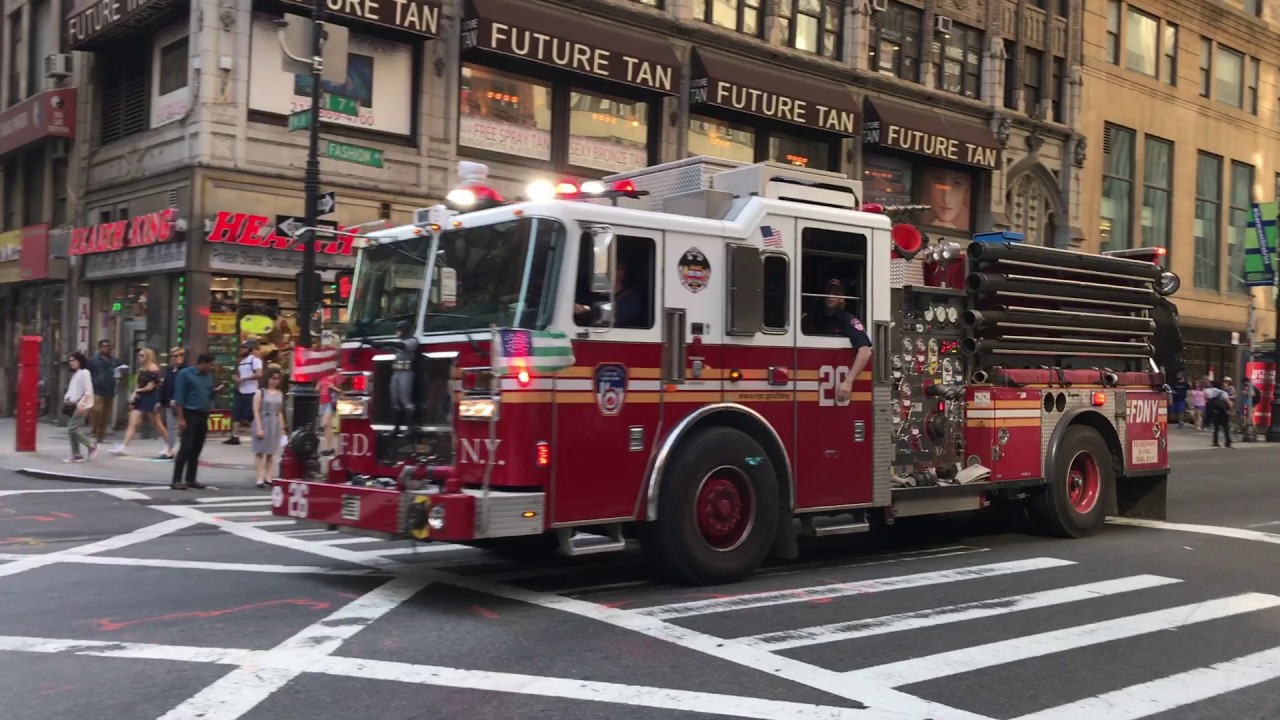 FDNY ENGINE 26 RESPONDING ON 7TH AVENUE IN THE MIDTOWN AREA OF ...