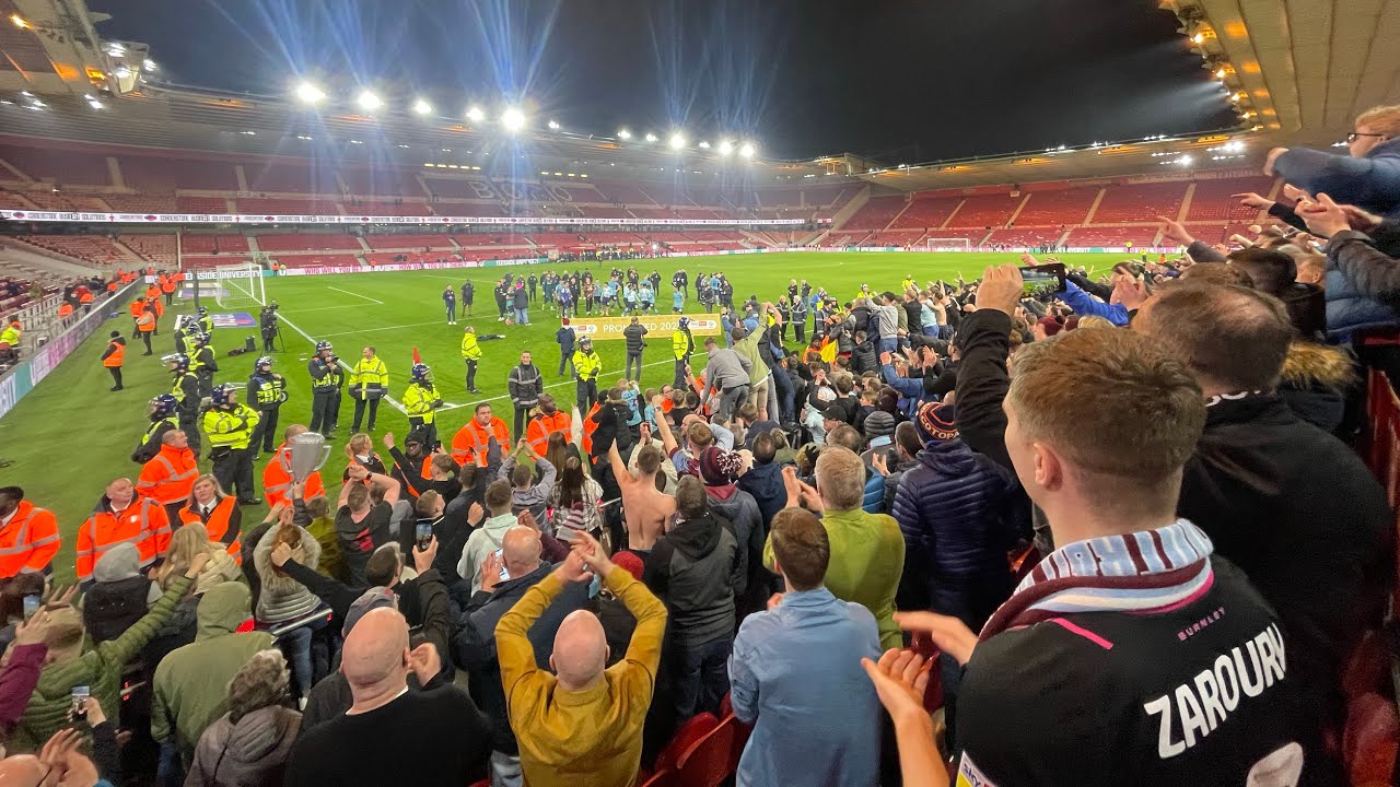 🎉 WE ARE PREMIER LEAGUE!!!! | Burnley fans and players celebrate after ...