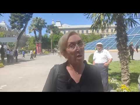 Blogger Tural Sadıqlını ölümlə hədələnir. Tural Sadıqlının ailəsi və dostlarının etiraz aksiyası