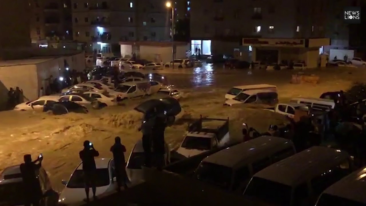 Heavy rainfall causes massive flooding in Kuwait - YouTube