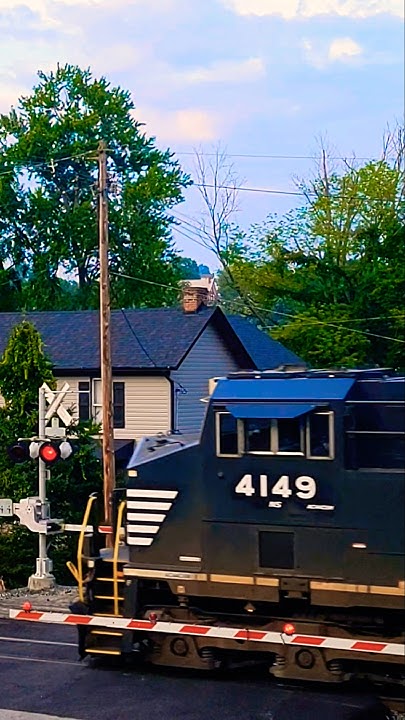 4149 and 7689 NS Locomotives - YouTube