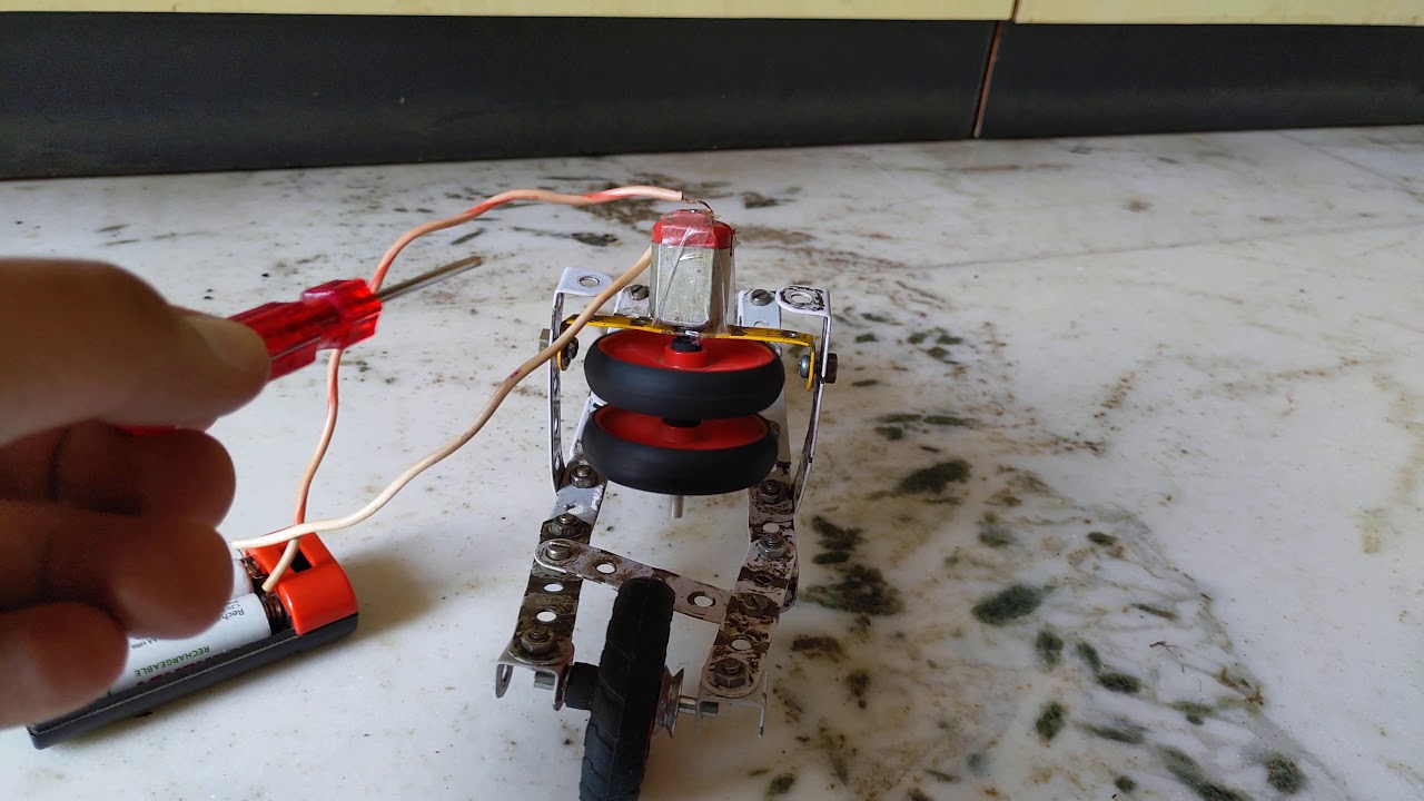 Self balancing bike concept using gyroscopic effect. - YouTube