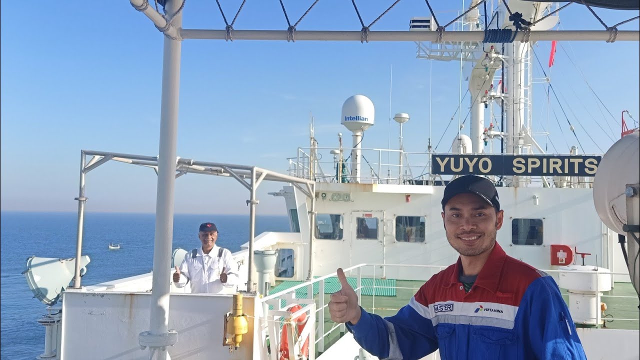 Kalbut STS Operation Unberthing Yuyo Spirits from Pertamina Gas 1 - YouTube