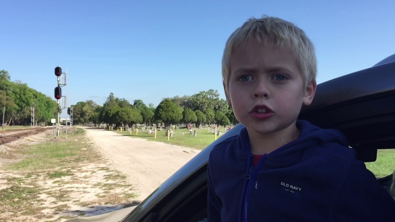 Train videos made by a kid for kids. 2 CSX trains 5 minutes apart pass ...