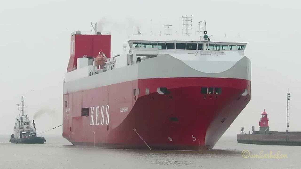 car carrier ELBE HIGHWAY C6UR3 IMO 9316282 inbound Emden with tug ro ro ...
