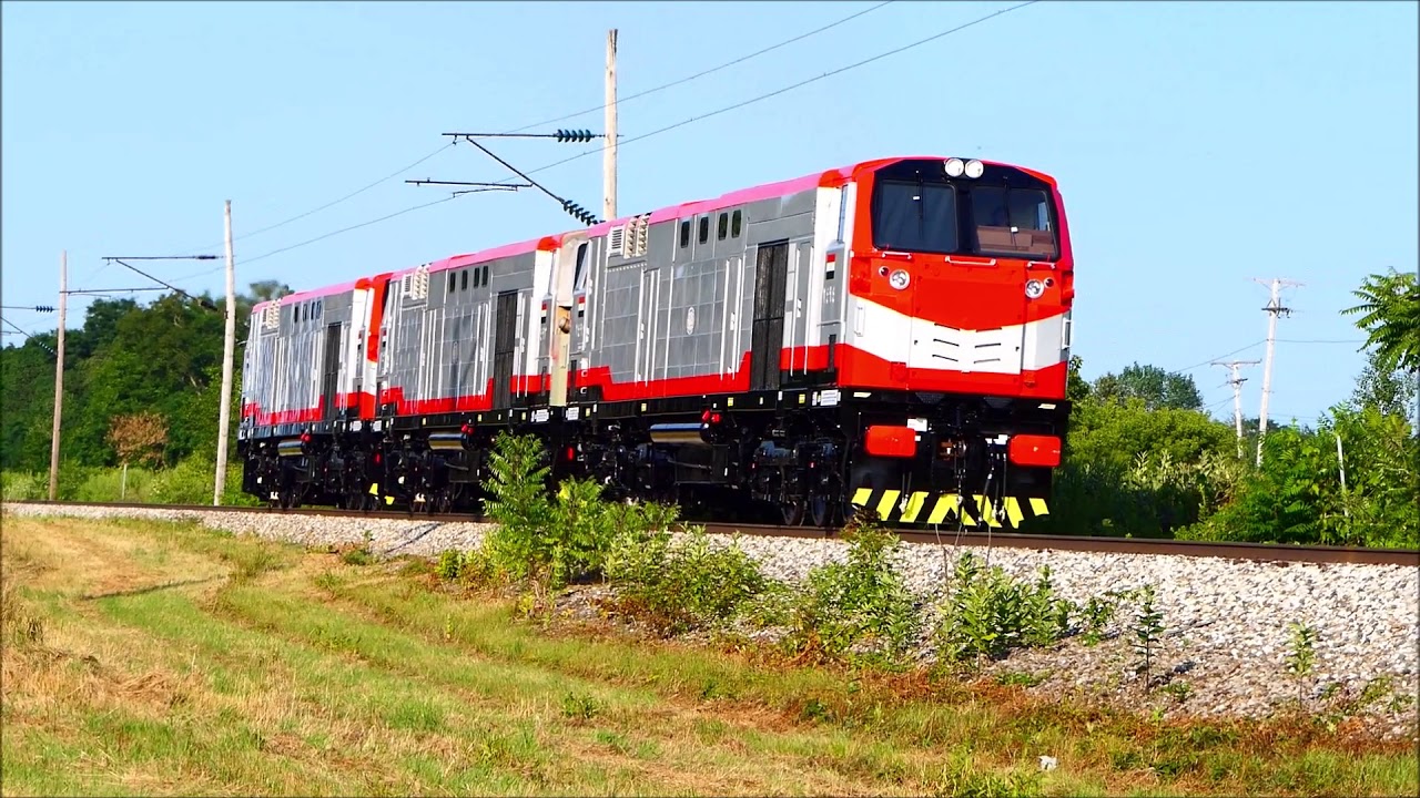 Egyptian Railways ES30ACi locomotives - YouTube