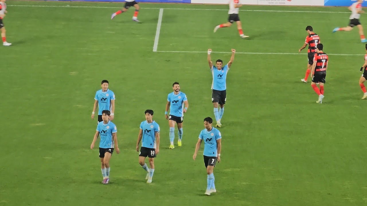 [K리그1 28R 포항 vs 대구] 전반 종료 직전에 터진 카이오의 데뷔골🩵 - YouTube