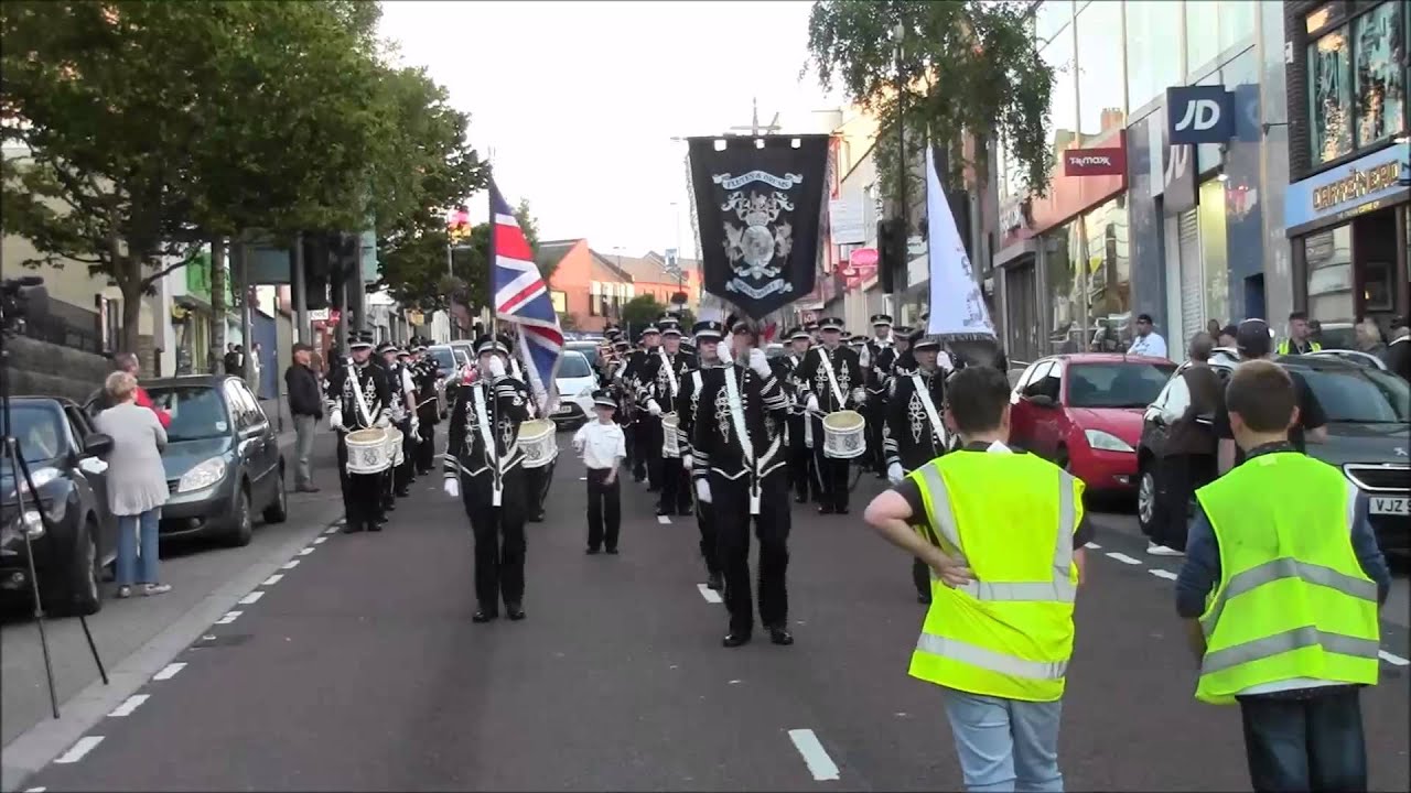 Donaghadee Flutes & Drums @ Robert Graham Mem Parade 2015 - YouTube