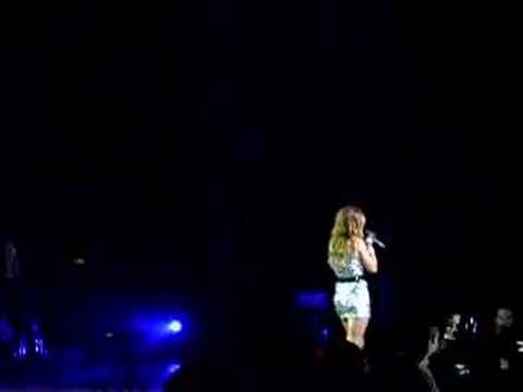 Hilary Duff - Fly (Live in São Paulo) - YouTube