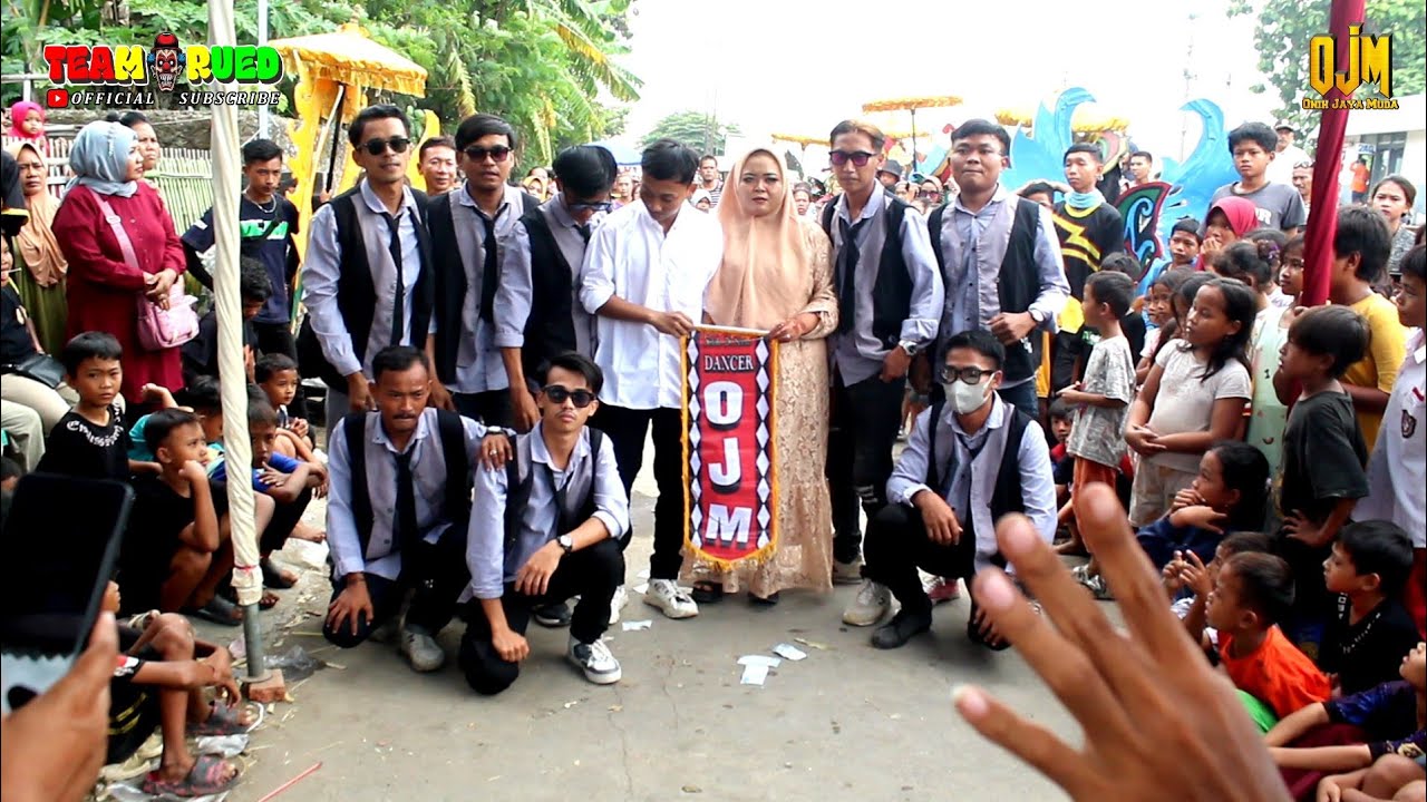 loe gue and ||tarian Simba dancer|| burok Ojm live Pabuaran wetan - YouTube