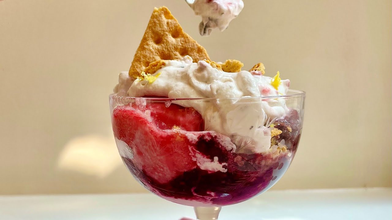 How to Make a Bumbleberry Pie Sundae | Gail Simmons - YouTube